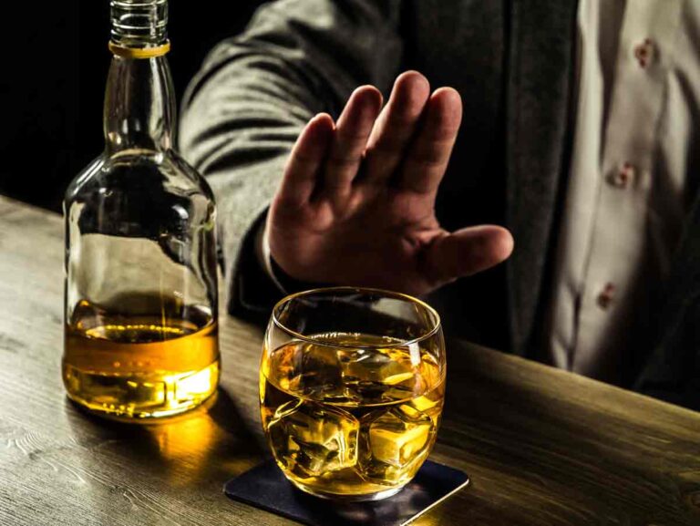 Am I An Alcoholic? Signs of Alcoholism and How to Get Help